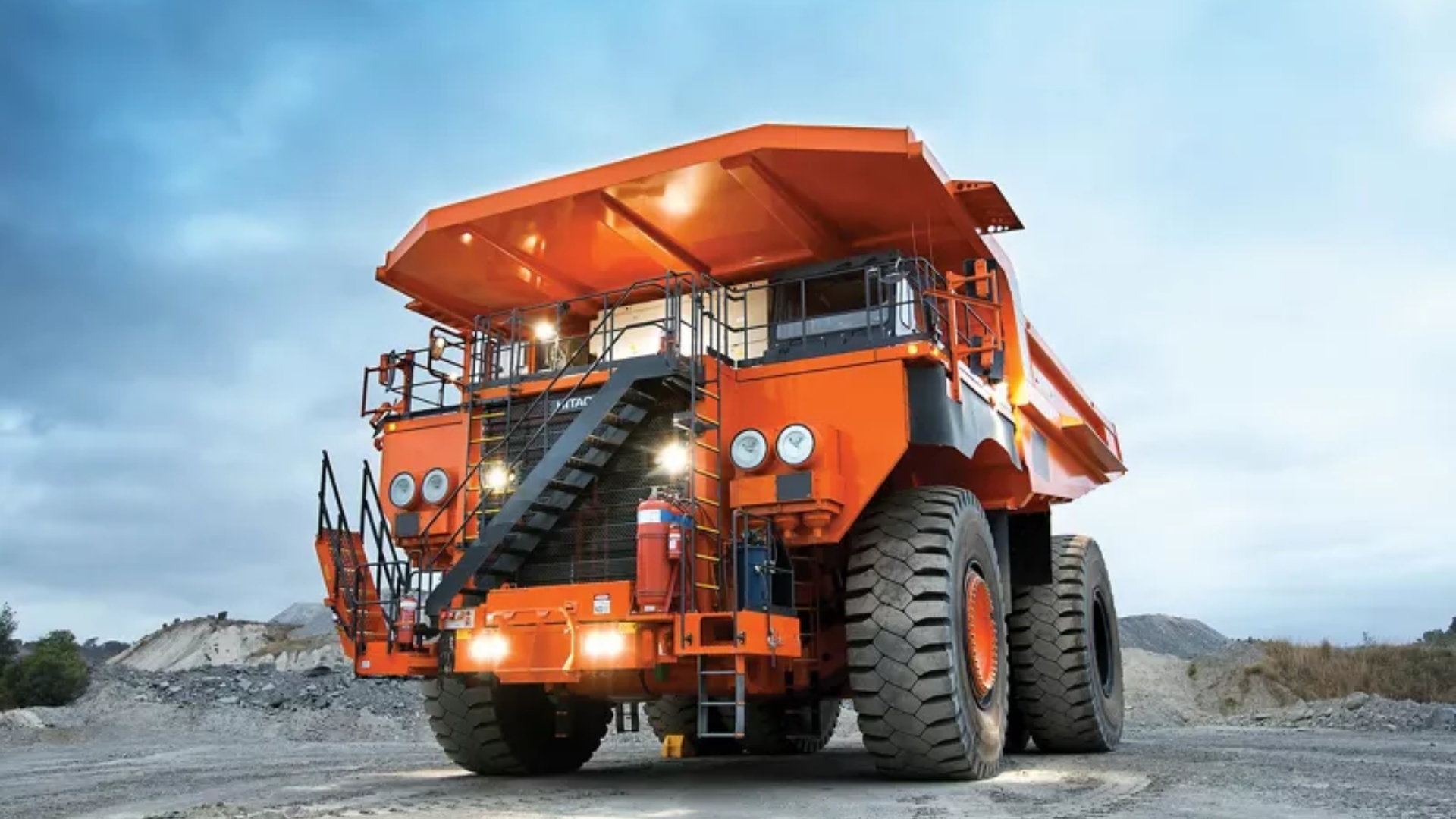 Less noise, more hours - how Minetek modified the Hitachi EH5000