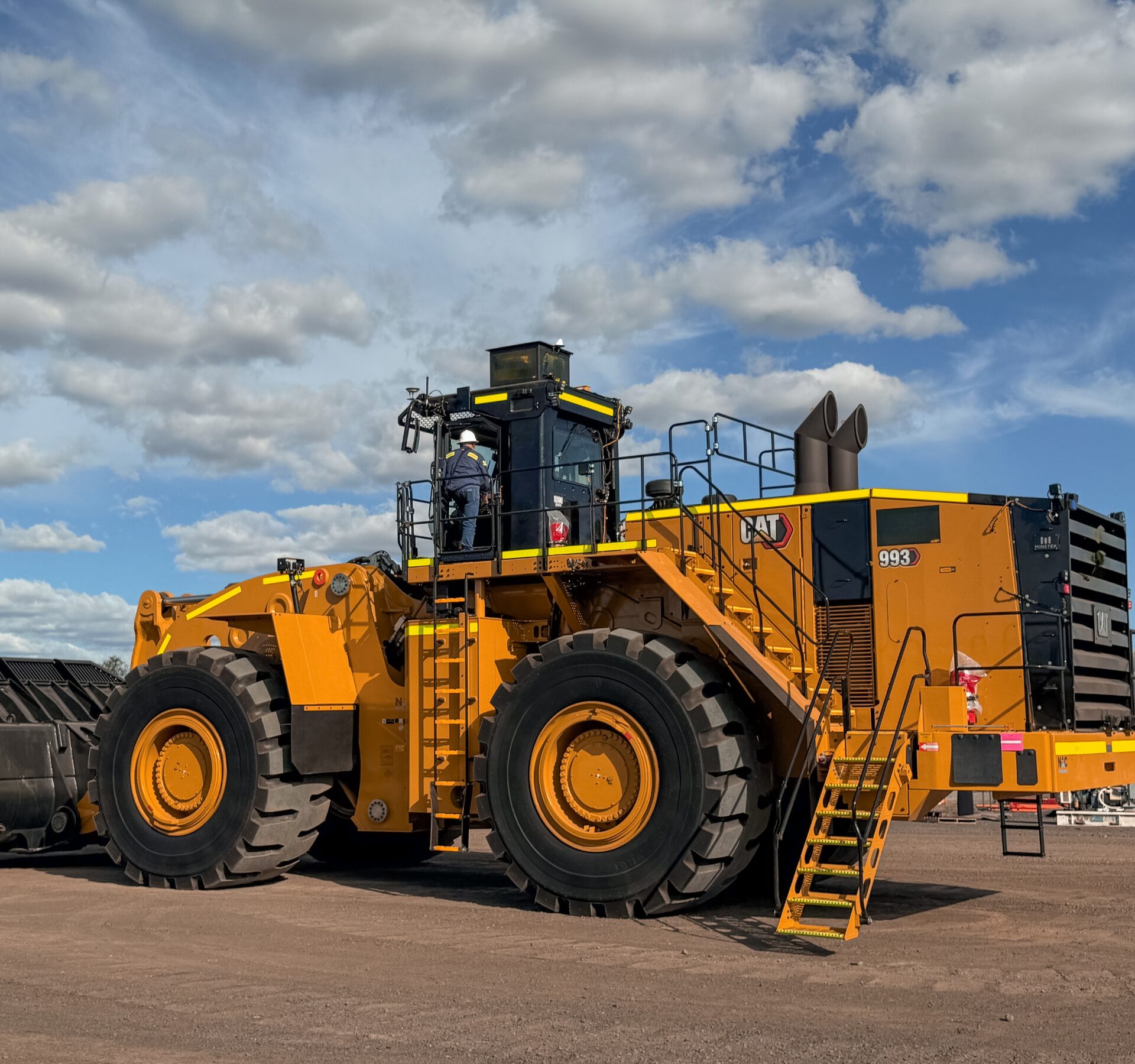 Caterpillar 993 Loader - Minetek